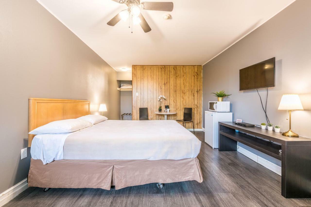 LAKE CITY MOTEL | ⋆⋆ | DARTMOUTH, CANADA | SEASON DEALS FROM $69
